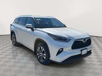 Used 2021 Toyota Highlander XLE for Sale Near Me - CARFAX