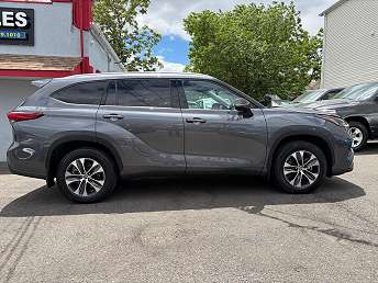Used 2021 Toyota Highlander XLE for Sale Near Me - CARFAX